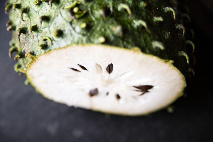 Corossol (fruit) : origine, goût, recette et bienfait - Alex&Alex