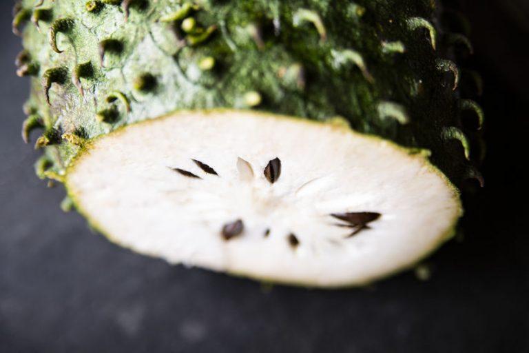 Corossol (fruit) : origine, goût, recette et bienfait - Alex&Alex